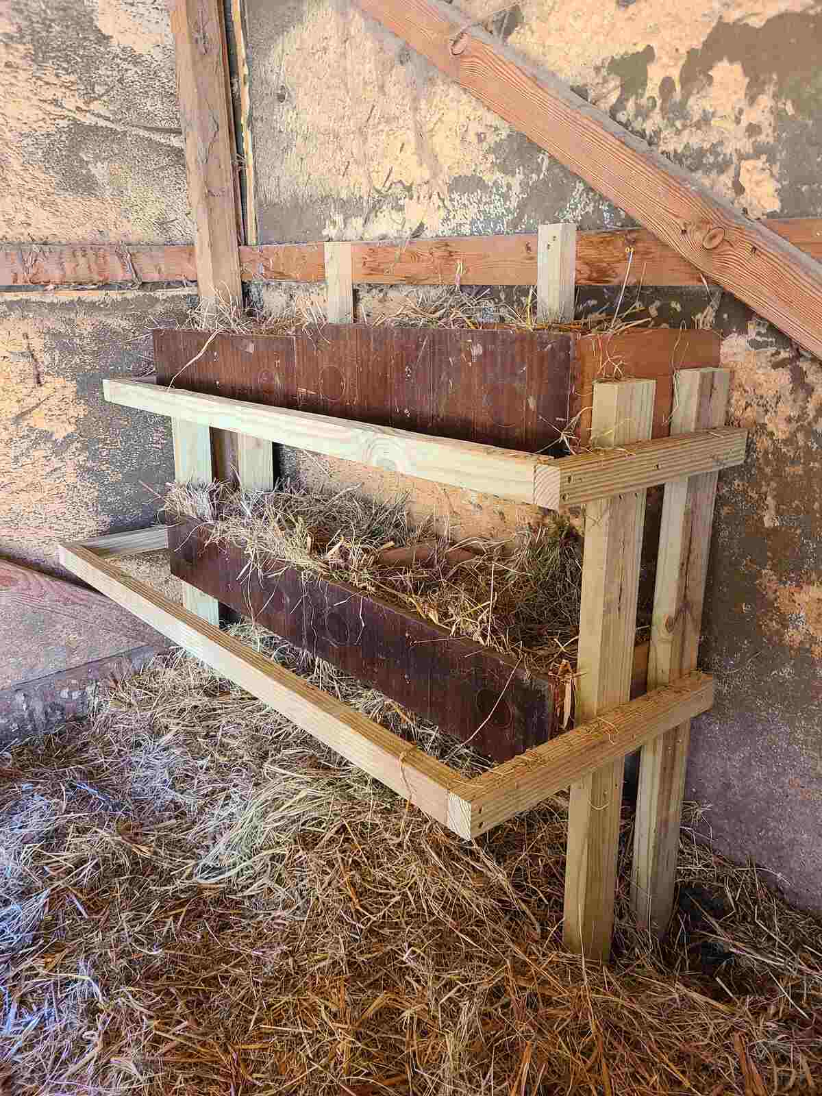 Simple & Cheap DIY Nesting Boxes From Dresser Drawers - Donvey Farms