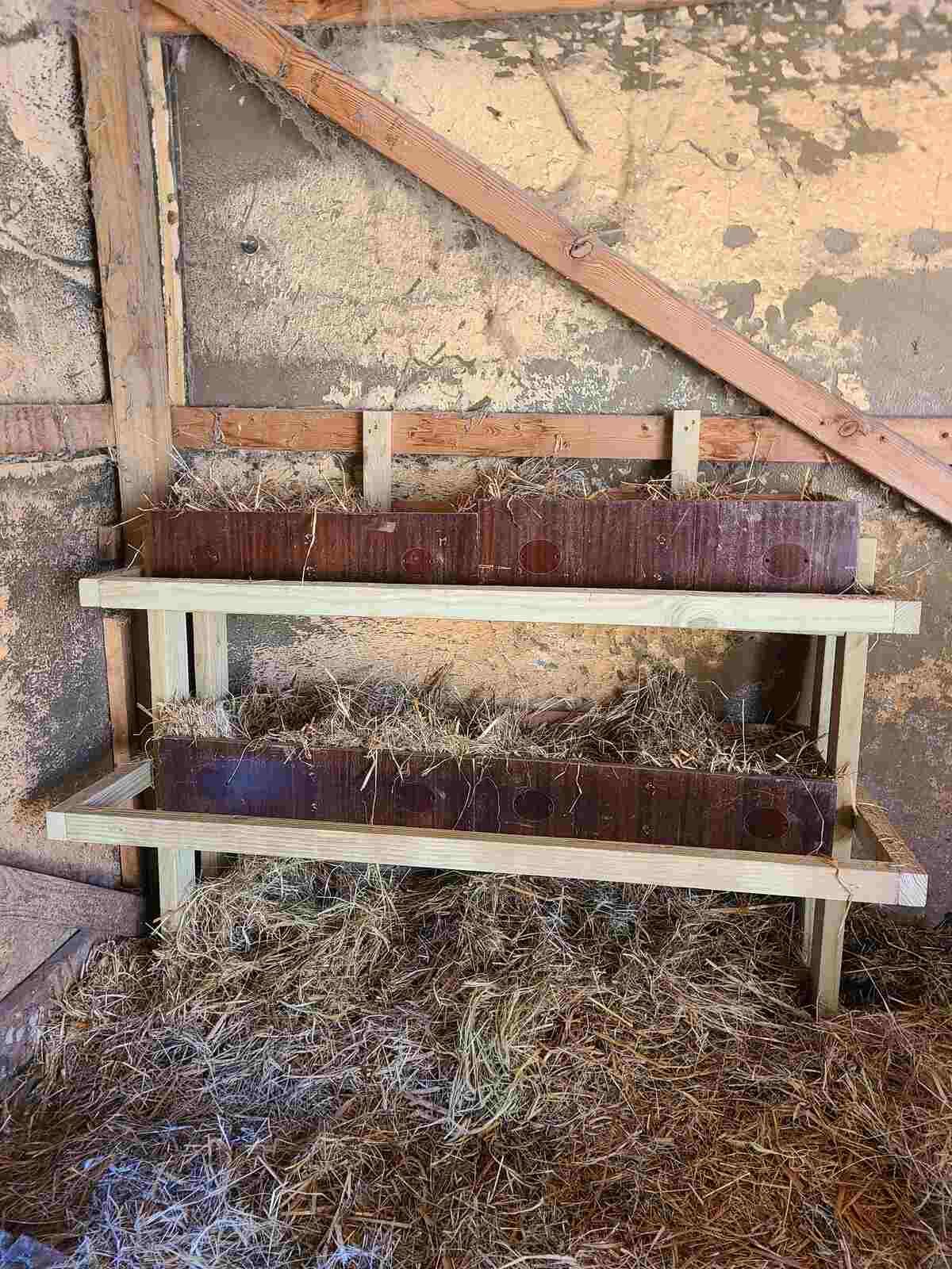 Simple & Cheap DIY Nesting Boxes From Dresser Drawers - Donvey Farms