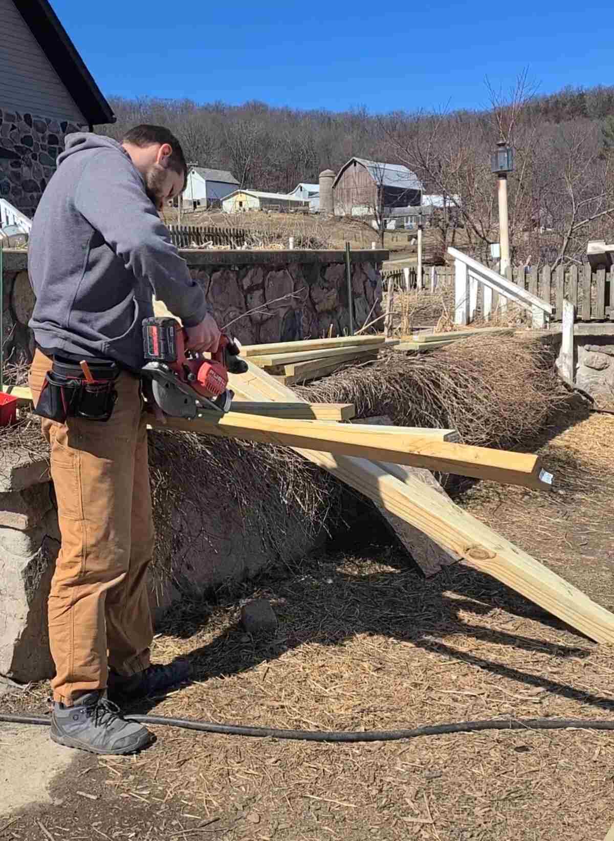 Simple & Cheap DIY Nesting Boxes From Dresser Drawers - Donvey Farms
